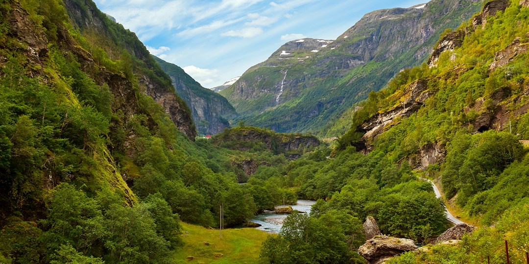 Norway in Spring: Fjords & City Journey w/Air | Travelzoo