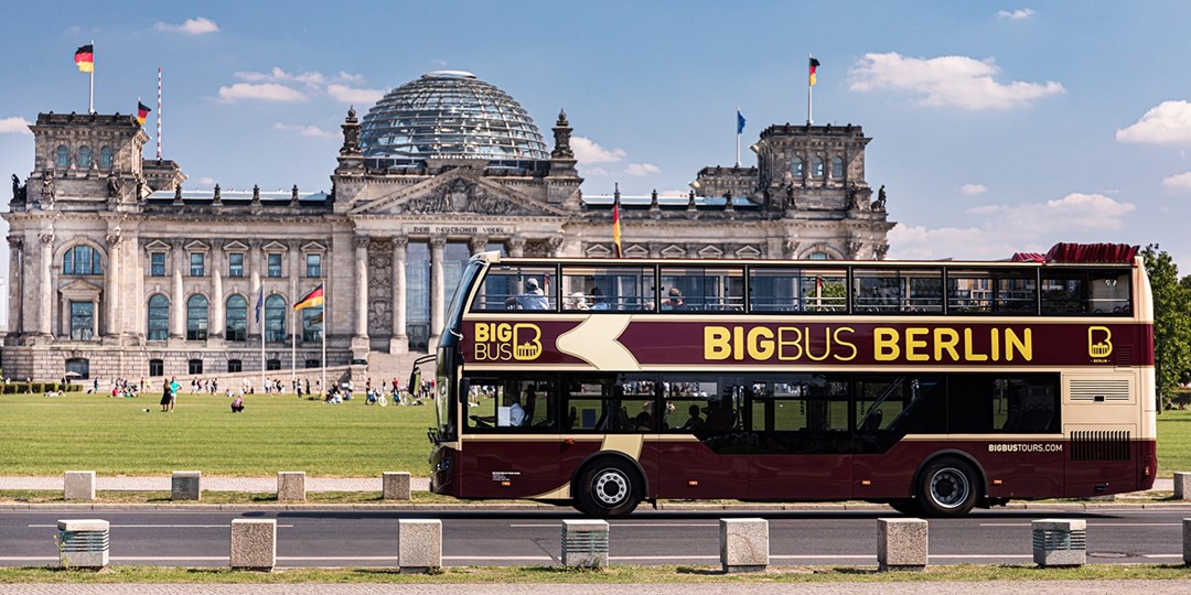 20 € – Hop-on/Hop-off: Stadtrundfahrt durch Berlin, -33% | Travelzoo