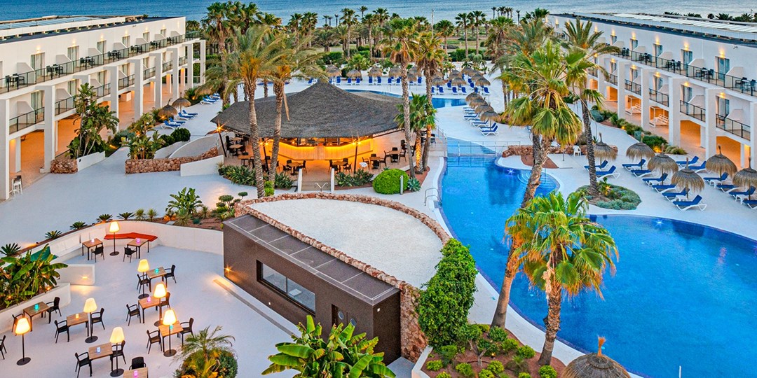 225€—Cabo de Gata: 2 noches, cenas y vista mar para 2 | Travelzoo