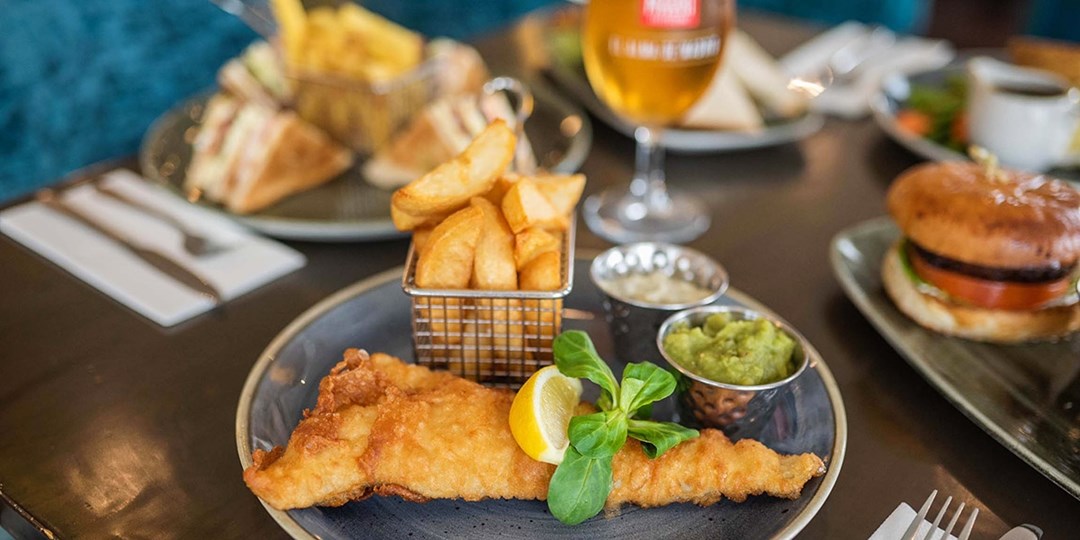 £139—2 nights in a charming Tudor hotel in Surrey | Travelzoo