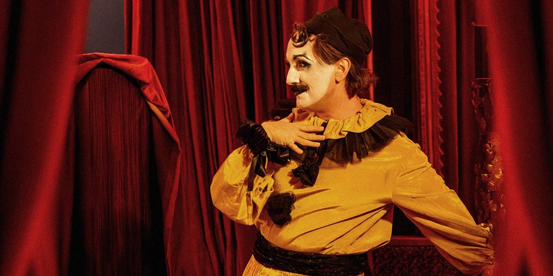 £79pp—Immersive Parisian cabaret show w/dinner & drinks | Travelzoo