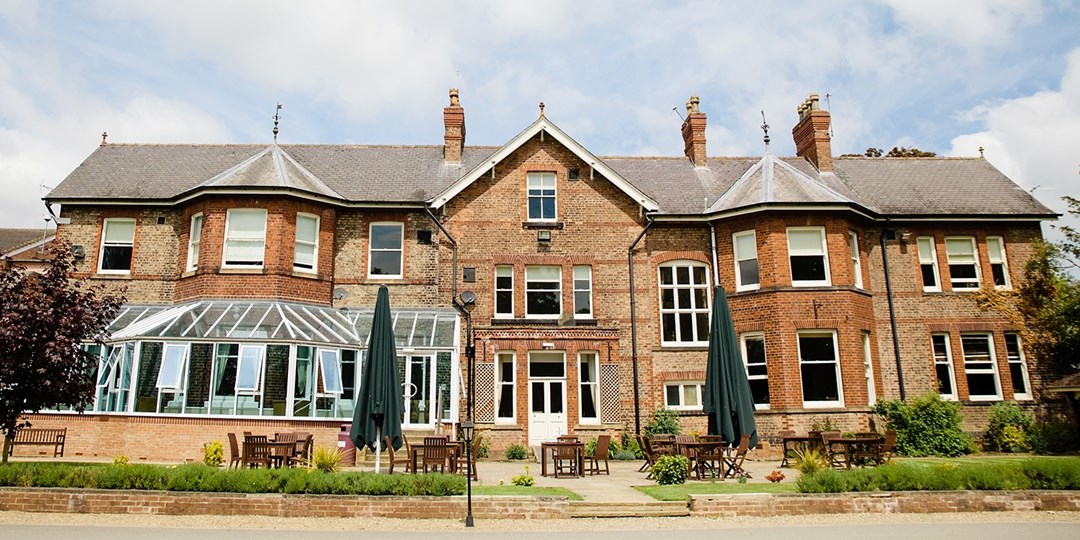 £139—2-night Yorkshire stay & bird of prey tickets | Travelzoo