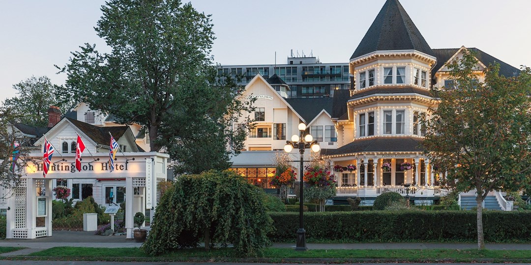 $129—Victoria waterfront hotel w/breakfast & parking | Travelzoo