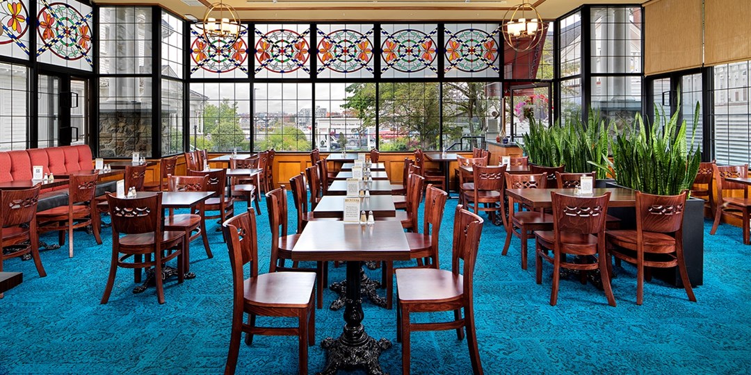 $129—Victoria waterfront hotel w/breakfast & parking | Travelzoo