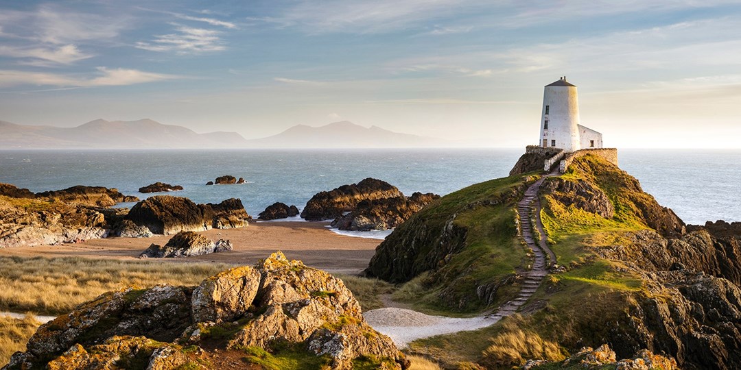 £125—Wales: fairy-tale chateau break on Isle of Anglesey | Travelzoo