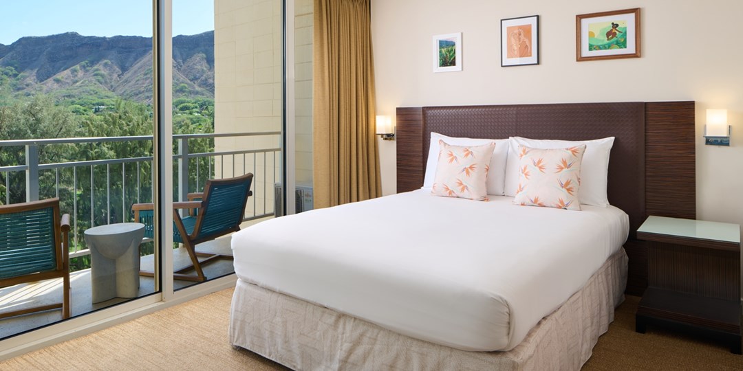 $278—Beachfront hotel on Waikiki's quieter end | Travelzoo
