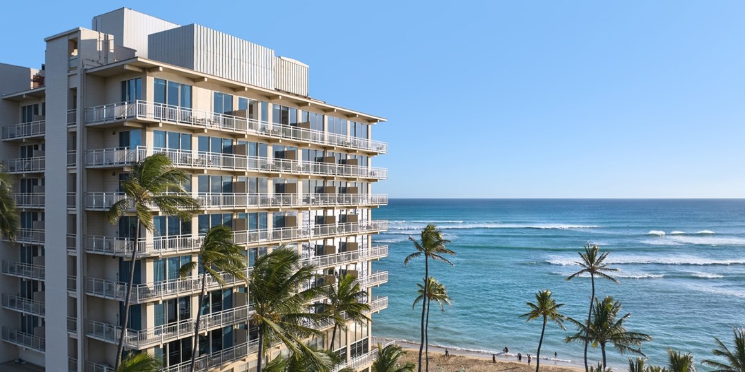 $278—Beachfront hotel on Waikiki's quieter end | Travelzoo