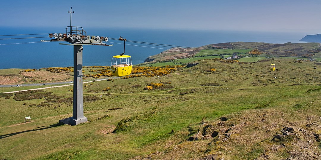 £249—2 nights in Llandudno w/2-AA-Rosette dinner, save £268 | Travelzoo