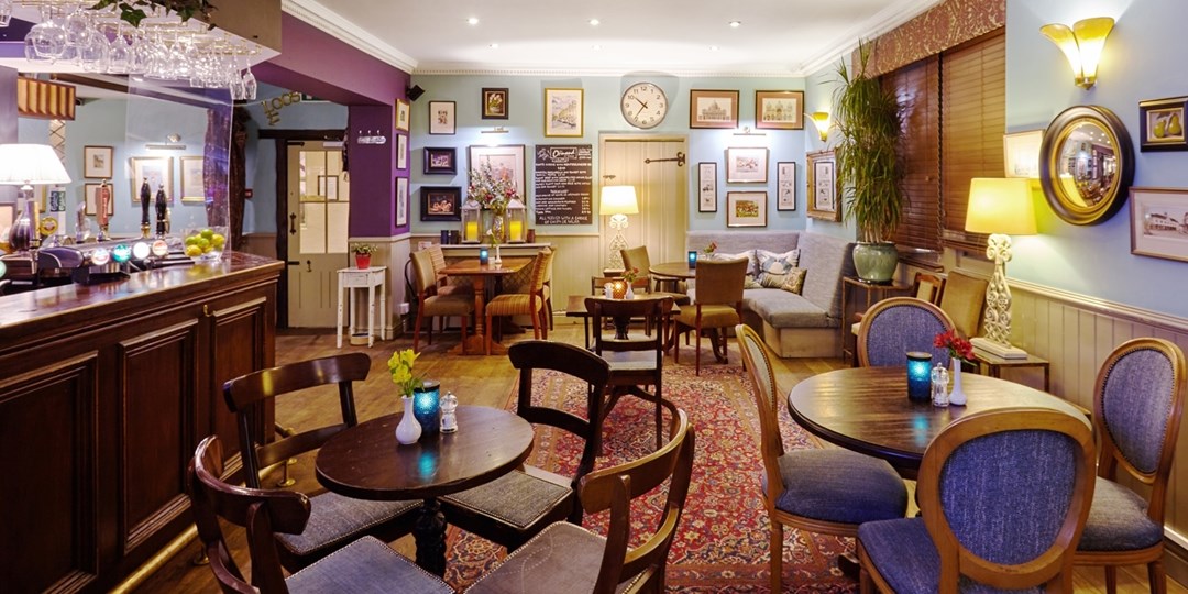 £258—Peak summer Cotswolds mini break | Travelzoo